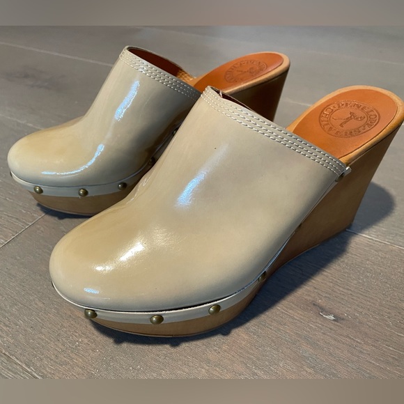 Penelope Chilvers | Shoes | Penelope Chilvers Patent Taupemushroom ...